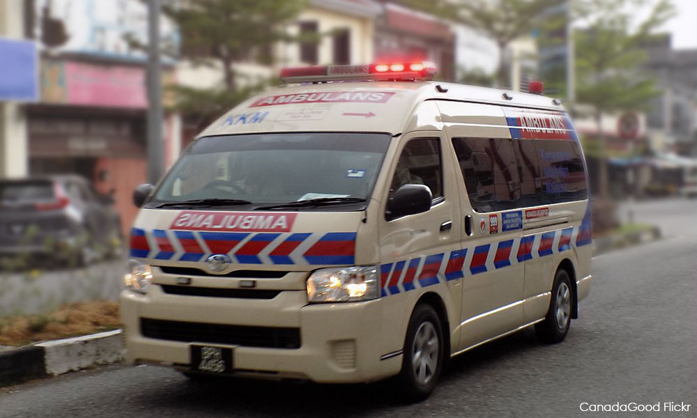 Ambulans bawa pesakit Covid-19 kemalangan di Pendang