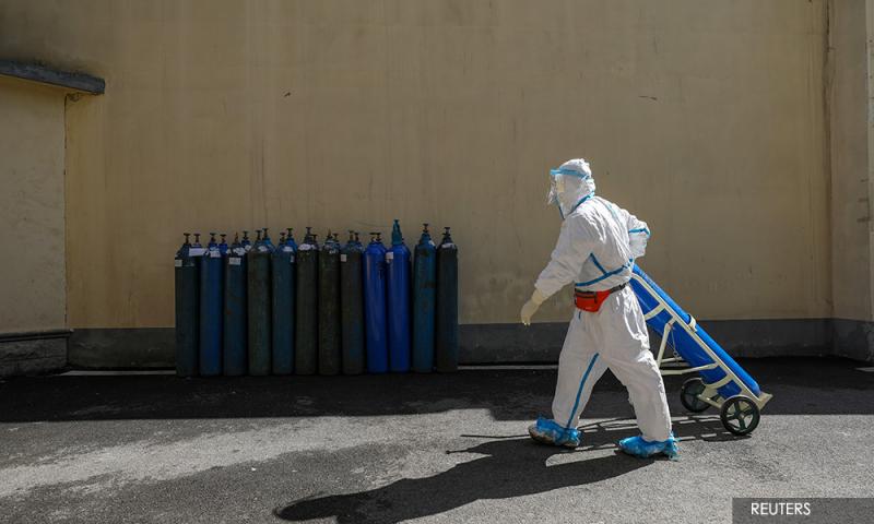 Patient suffers burns when oxygen tank catches fire