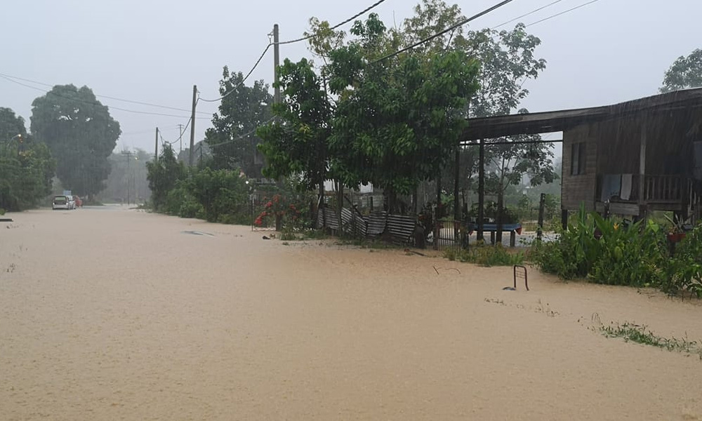 Flood evacuees happy to see SOPs in place at relief centre