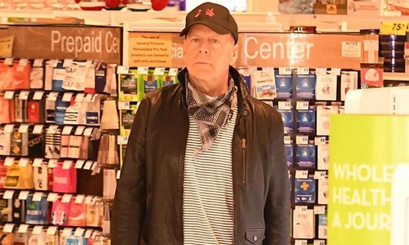 Bruce Willis mengaku salah tak pakai pelitup muka