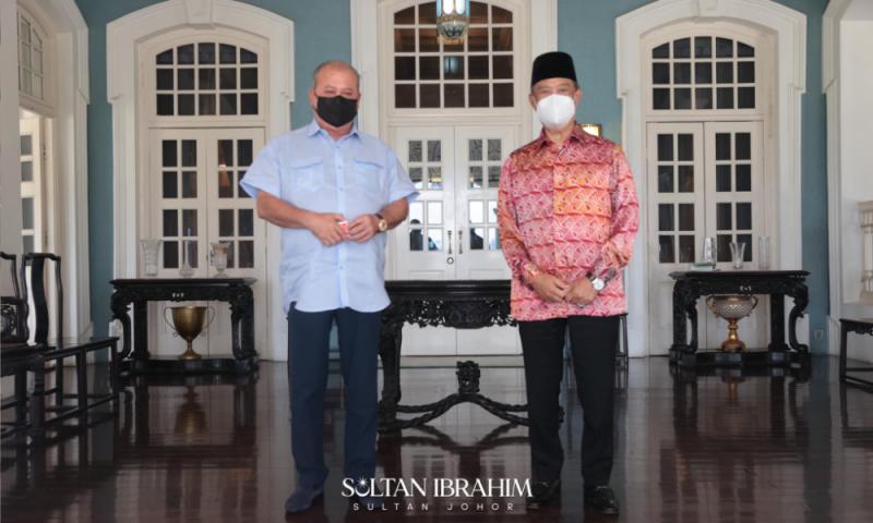 PM treated to royal lunch, briefs Johor ruler on latest developments