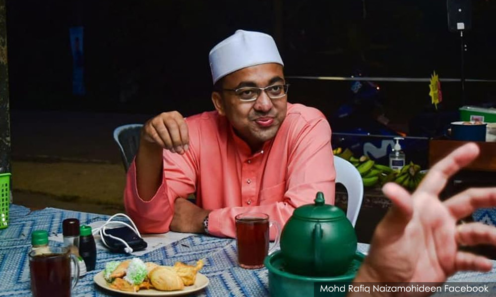 Mohd Rafiq makes 13 pledges to voters in Telok Mas